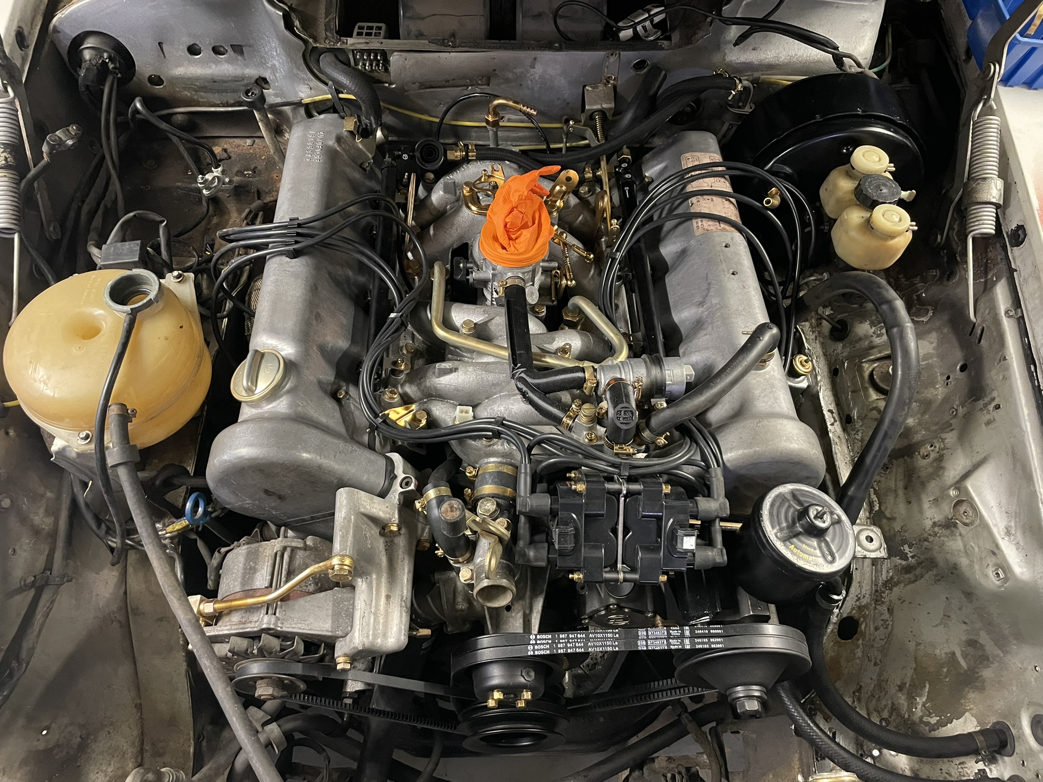 Iron block M116 M117 EFI fuel rails with fuel lines and injectors ...